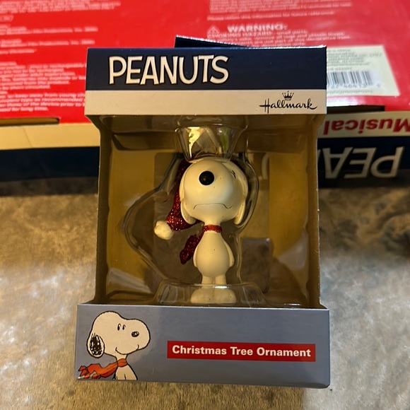 Hallmark | Holiday | Peanuts Snoopy Christmas Tree Ornament | Poshmark